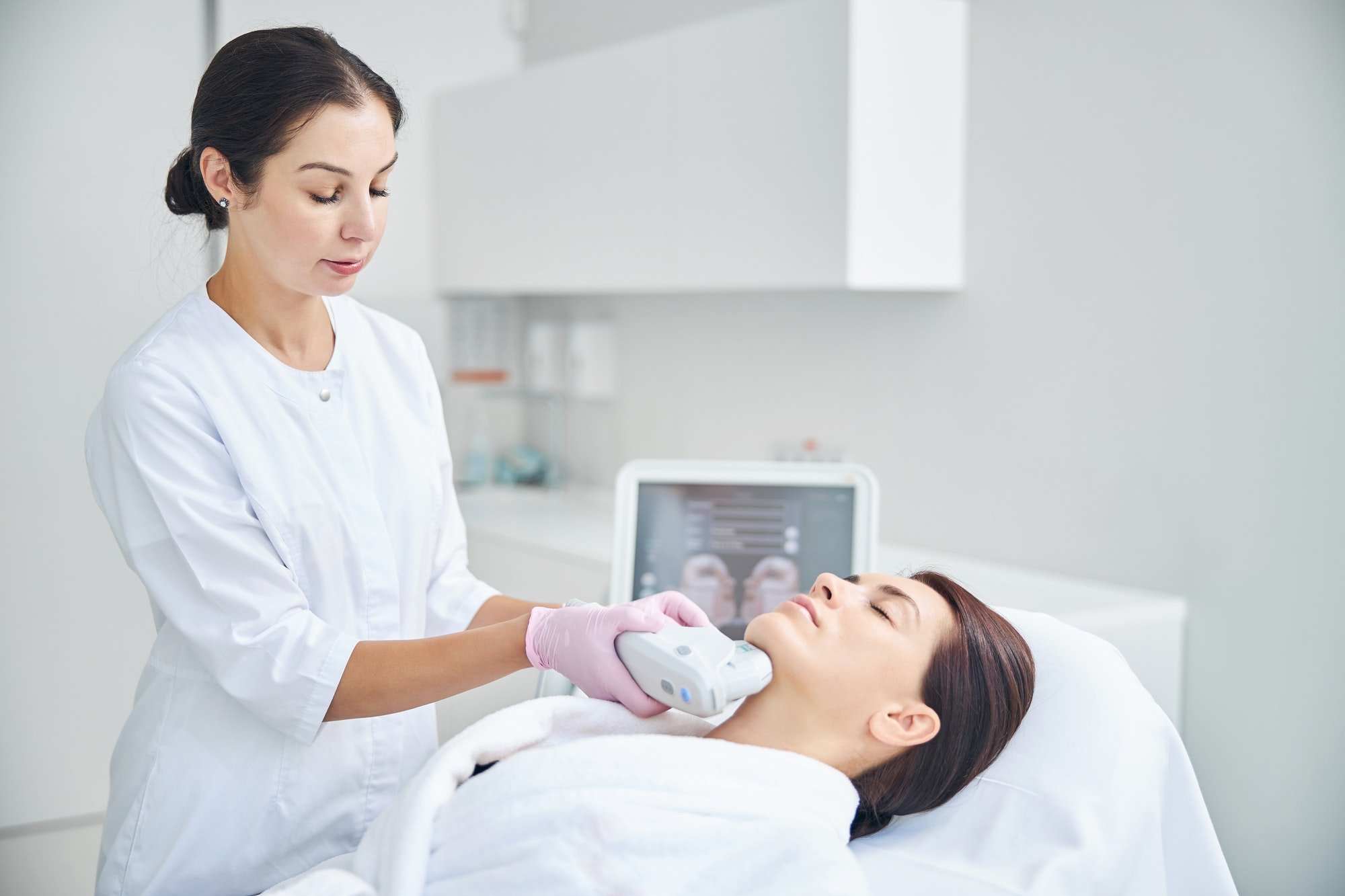 5 Proven Ways To Tighten Loose Skin According To Pros