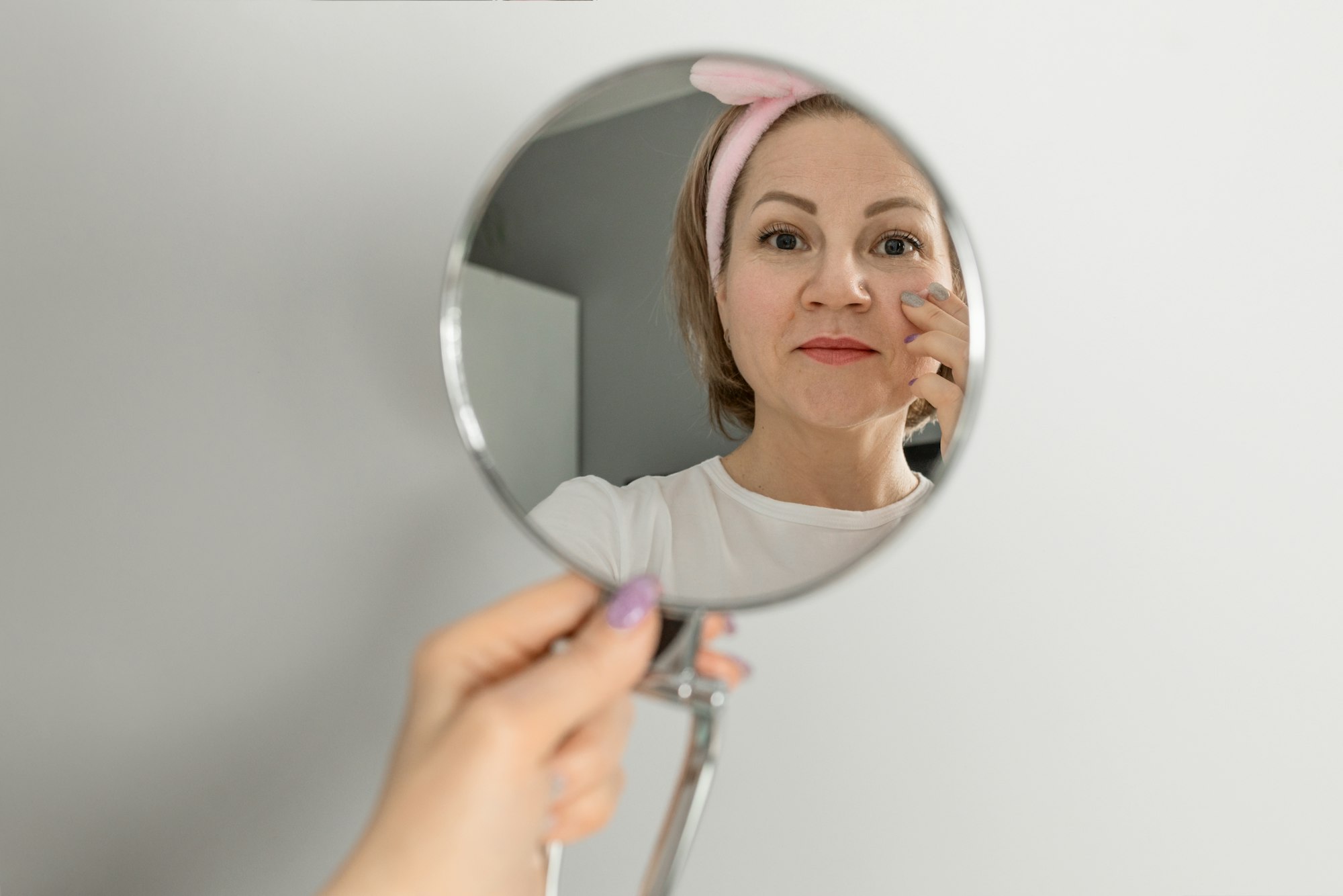 6 Factors That Contribute To Premature Skin Aging